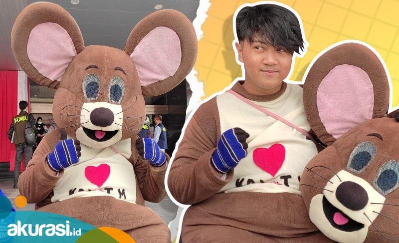 Kisah Pelajar di Samarinda Rela Banting Tulang Jadi Badut Jalanan