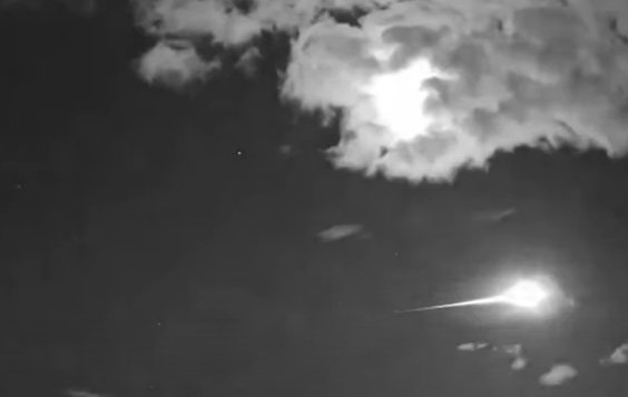 Keindahan Langit Portugal dan Spanyol Diterangi Meteor Biru