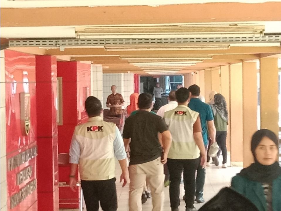 KPK Gencar Lakukan Penggeledahan di Kantor Pemerintah Kota Semarang KPK Gencar Lakukan Penggeledahan di Kantor Pemerintah Kota Semarang