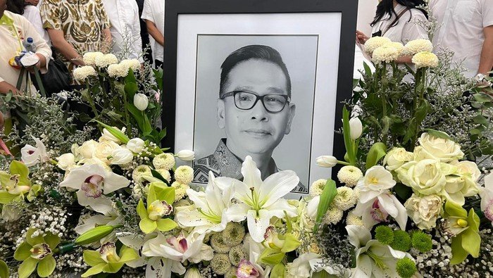 Jenazah Cagub Malut Benny Laos Dimakamkan Siang Ini